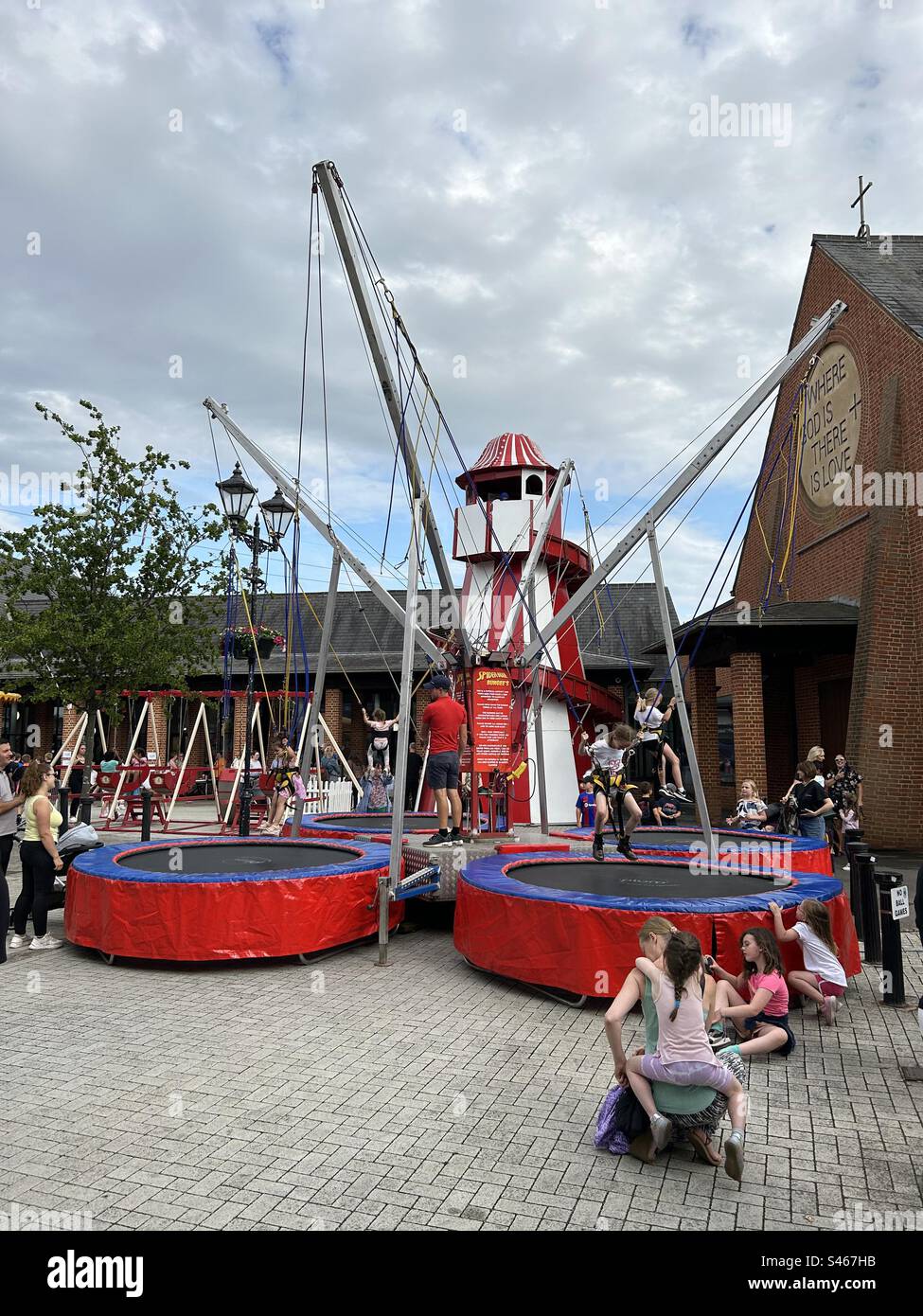 Kids having fun on fairground rides hi-res stock photography and images ...