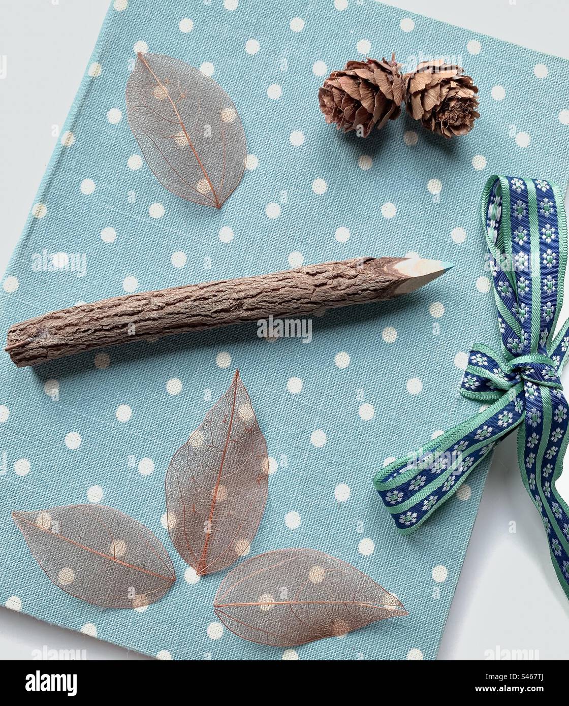 Pencil dot hi-res stock photography and images - Alamy