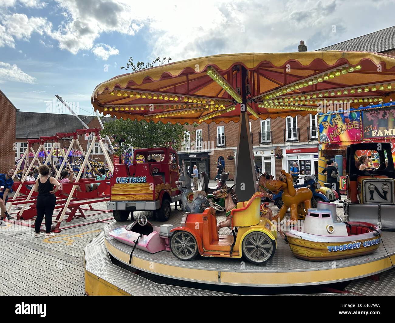 Kids having fun on fairground rides hi-res stock photography and images ...