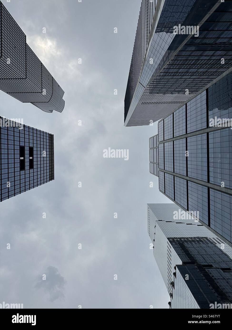 Grey skyscraper hi-res stock photography and images - Alamy