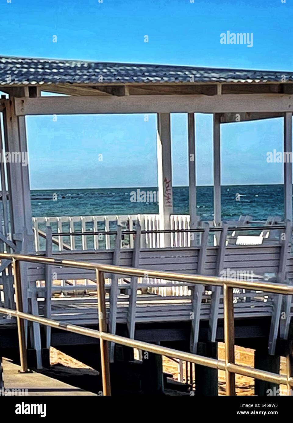 Sand shelter hi-res stock photography and images - Alamy