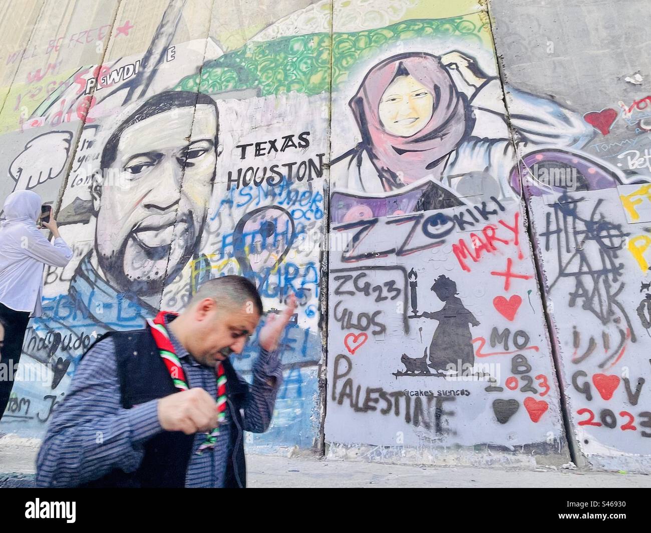 Murals decorating the Israeli security barrier in Bethlehem, Palestine ...