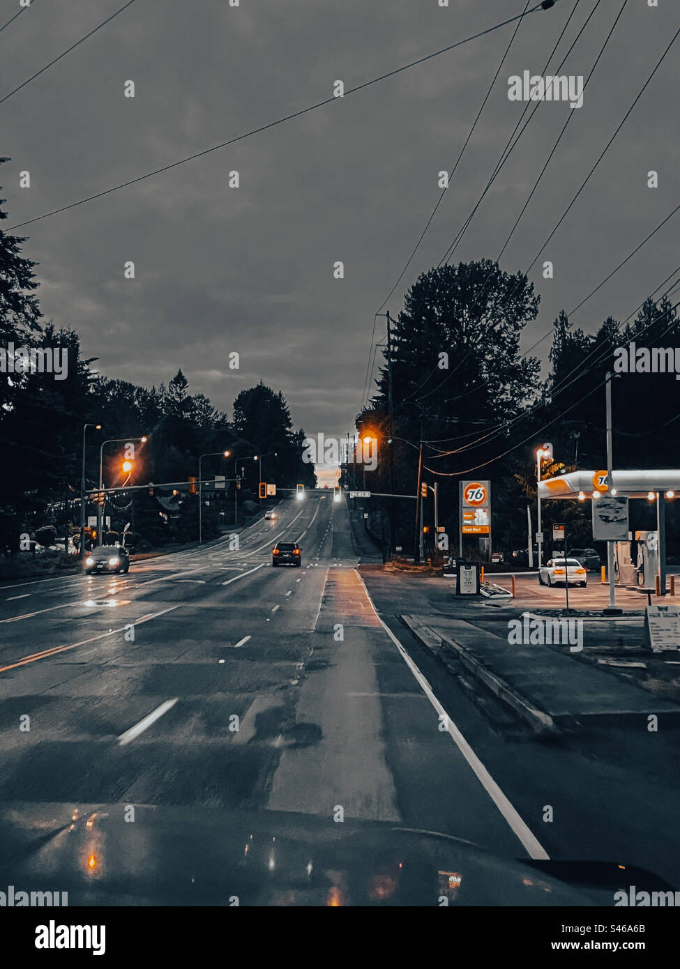 Gas station nighttime hi-res stock photography and images - Alamy