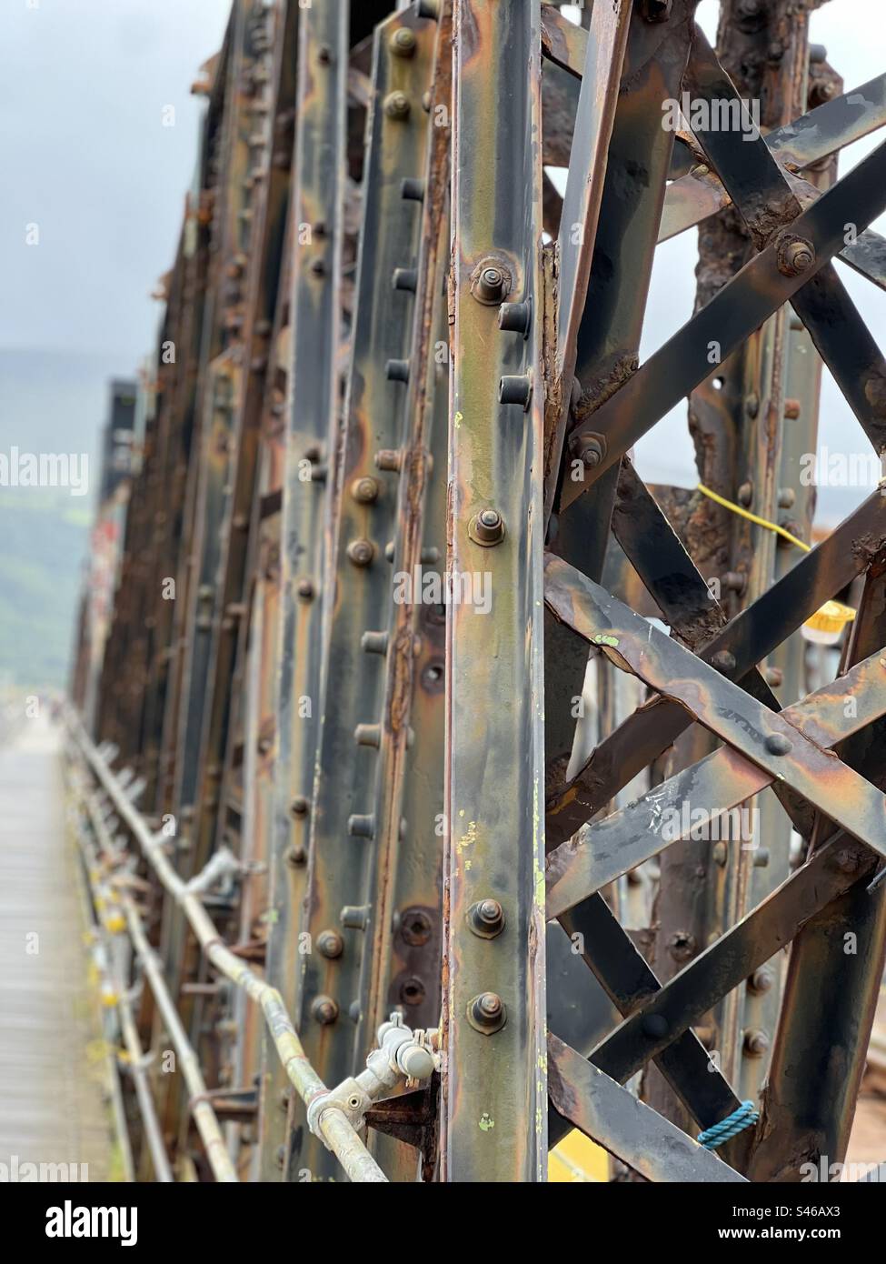 Rust bridge hi-res stock photography and images - Alamy