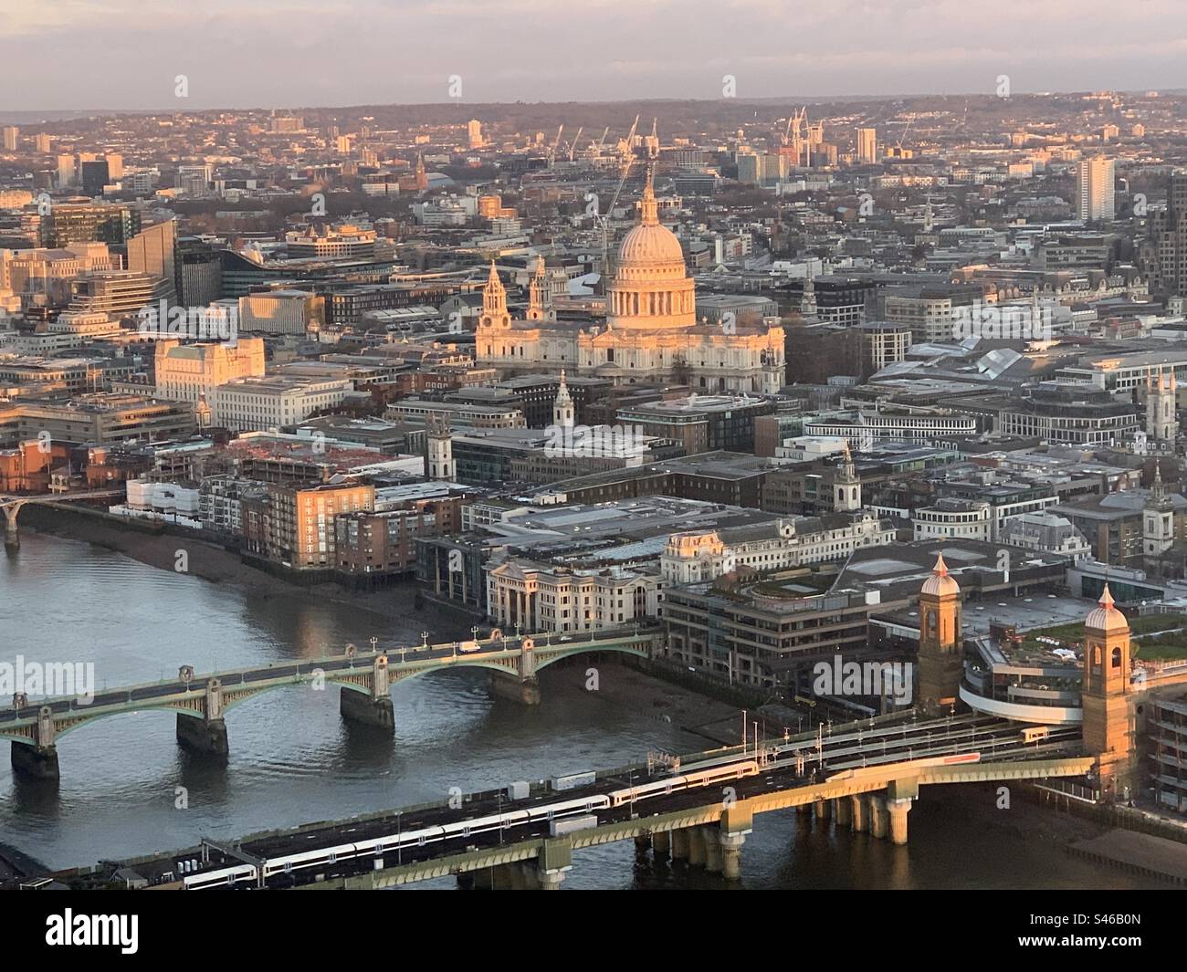 London st pauls cathedral sunrise hi-res stock photography and images ...