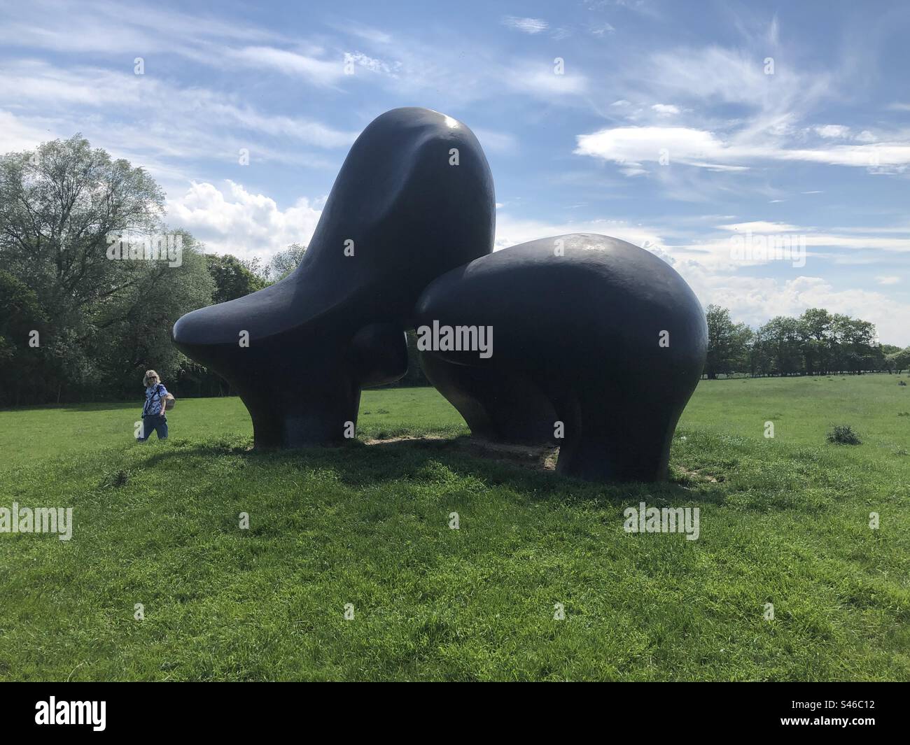 Henry moore sculpture park hi-res stock photography and images - Alamy