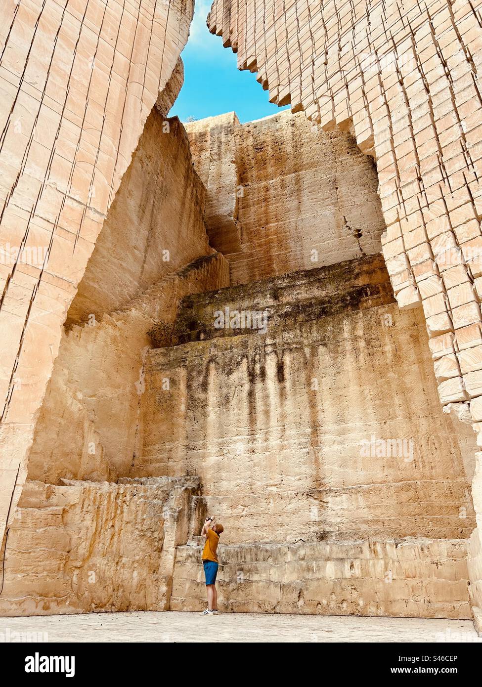 Scale for man hi-res stock photography and images - Alamy