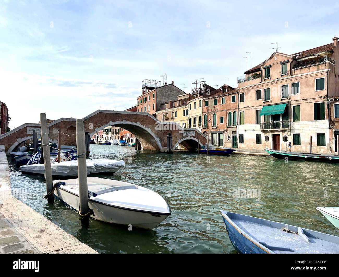 Boats and the Ponte dei Tre Archi in Canale de Cannaregio, Venice Stock ...