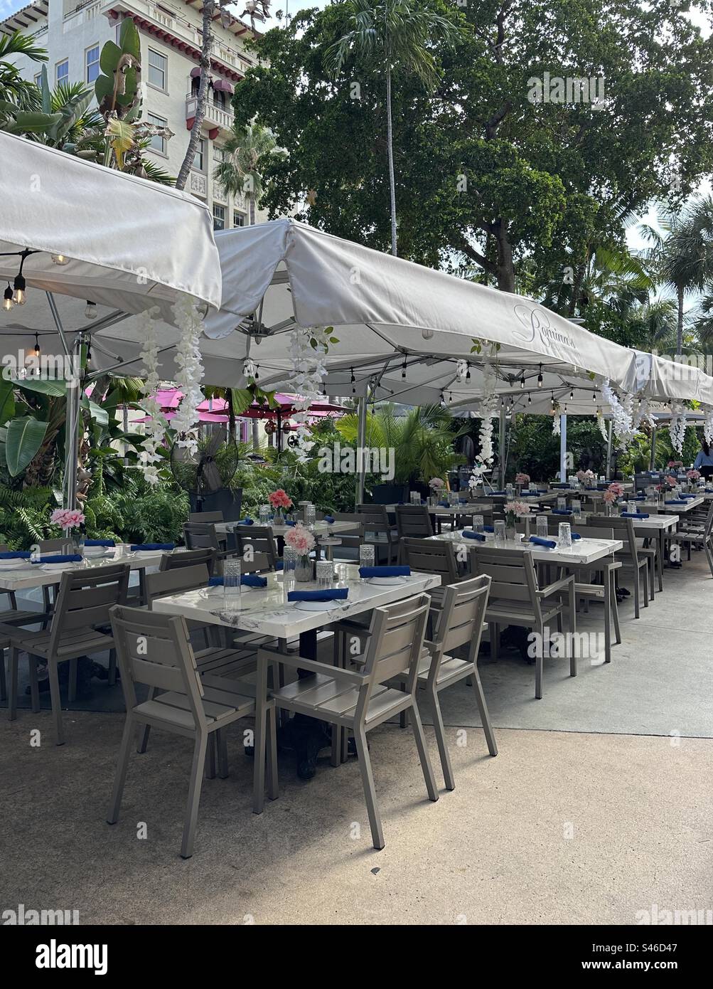 Outdoor dining area tables hi-res stock photography and images - Alamy