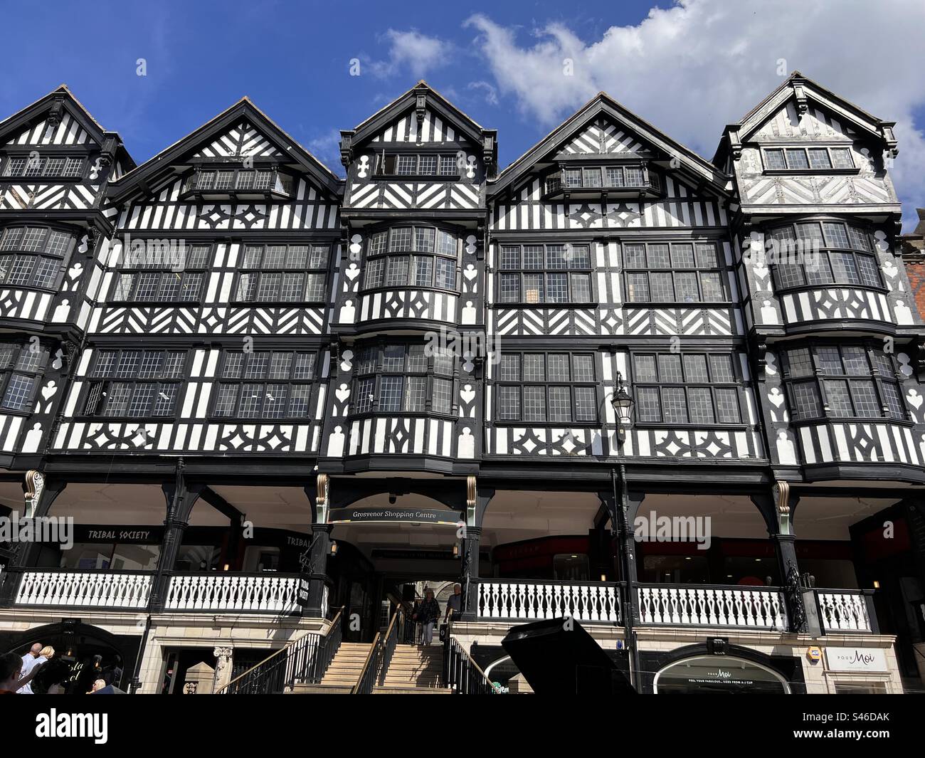 Chester medieval black and white buildings Stock Photo - Alamy