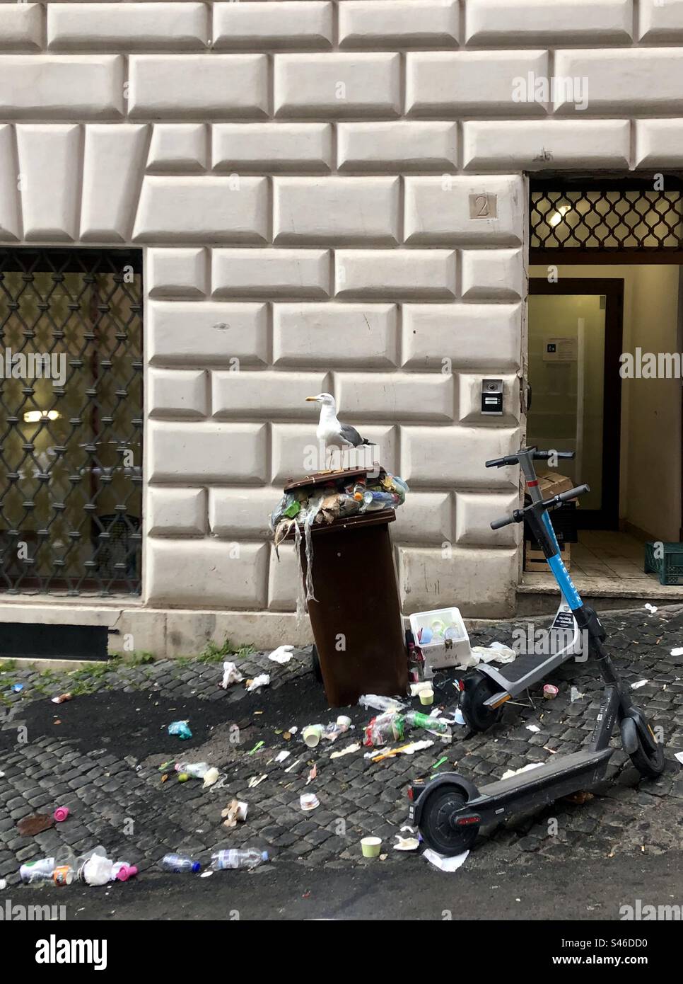 Real trash hi-res stock photography and images - Alamy