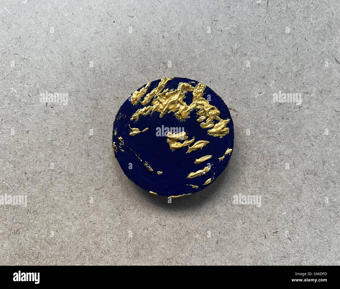Gold circle hi-res stock photography and images - Alamy