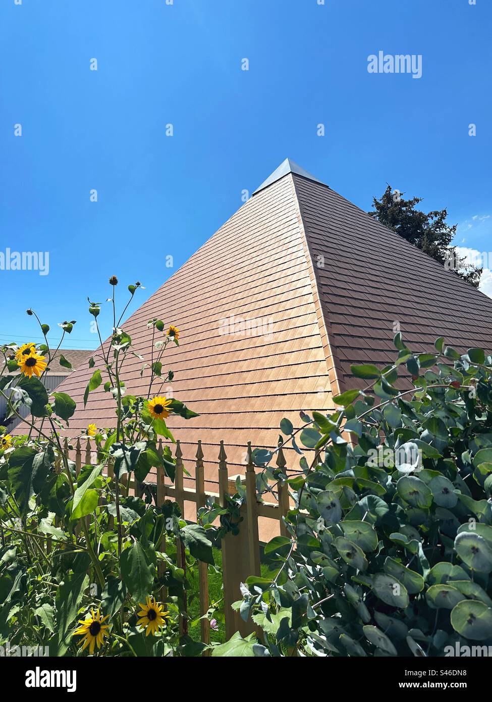 Religion and pyramid hi-res stock photography and images - Alamy