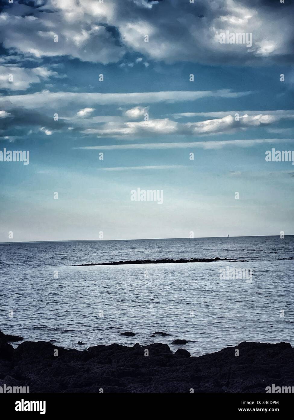 Afternoon sun rays hi-res stock photography and images - Alamy