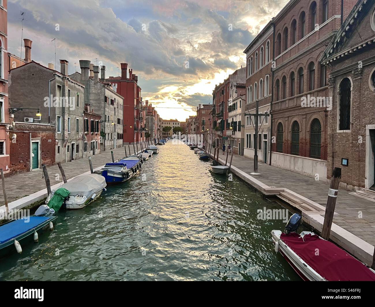 Nehgborhood hi-res stock photography and images - Alamy