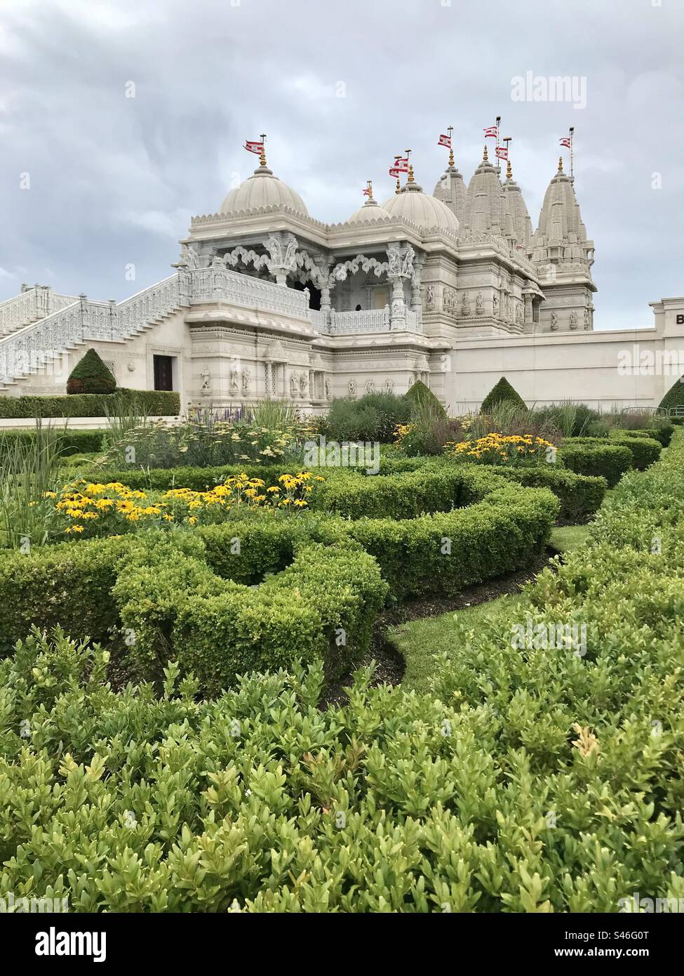 BAPS Shri Swaminarayan Mandir Stock Photo - Alamy