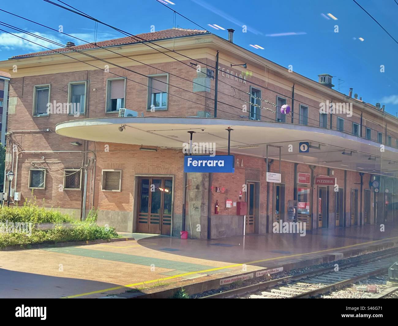 Train tracks bricks hi-res stock photography and images - Alamy