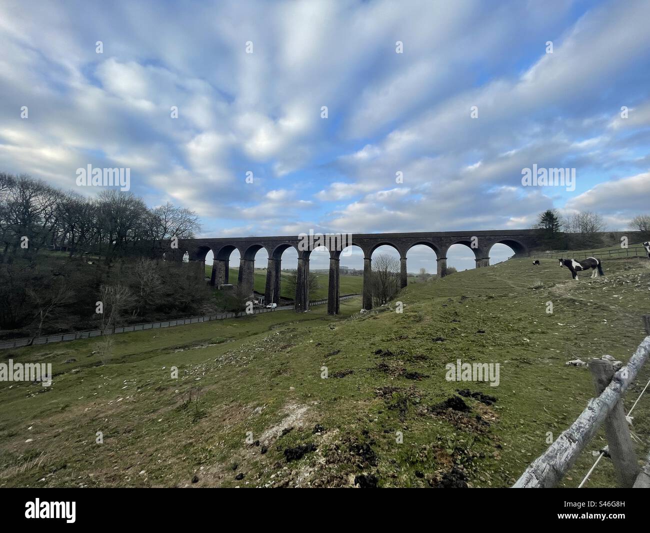 Viaduct arch roman hi-res stock photography and images - Alamy