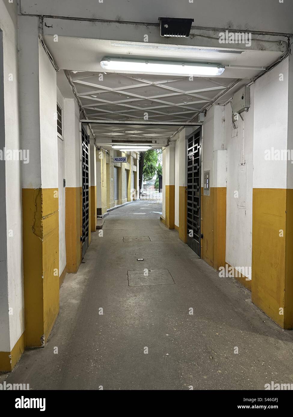 Passageway between buildings in Zagreb Stock Photo - Alamy Passageway between buildings in Zagreb Stock Photo - Alamy