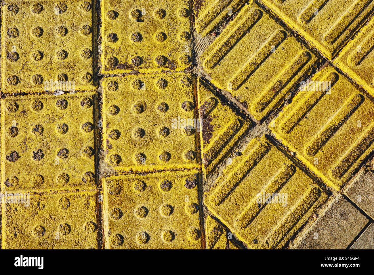 Yellow paving hi-res stock photography and images - Alamy