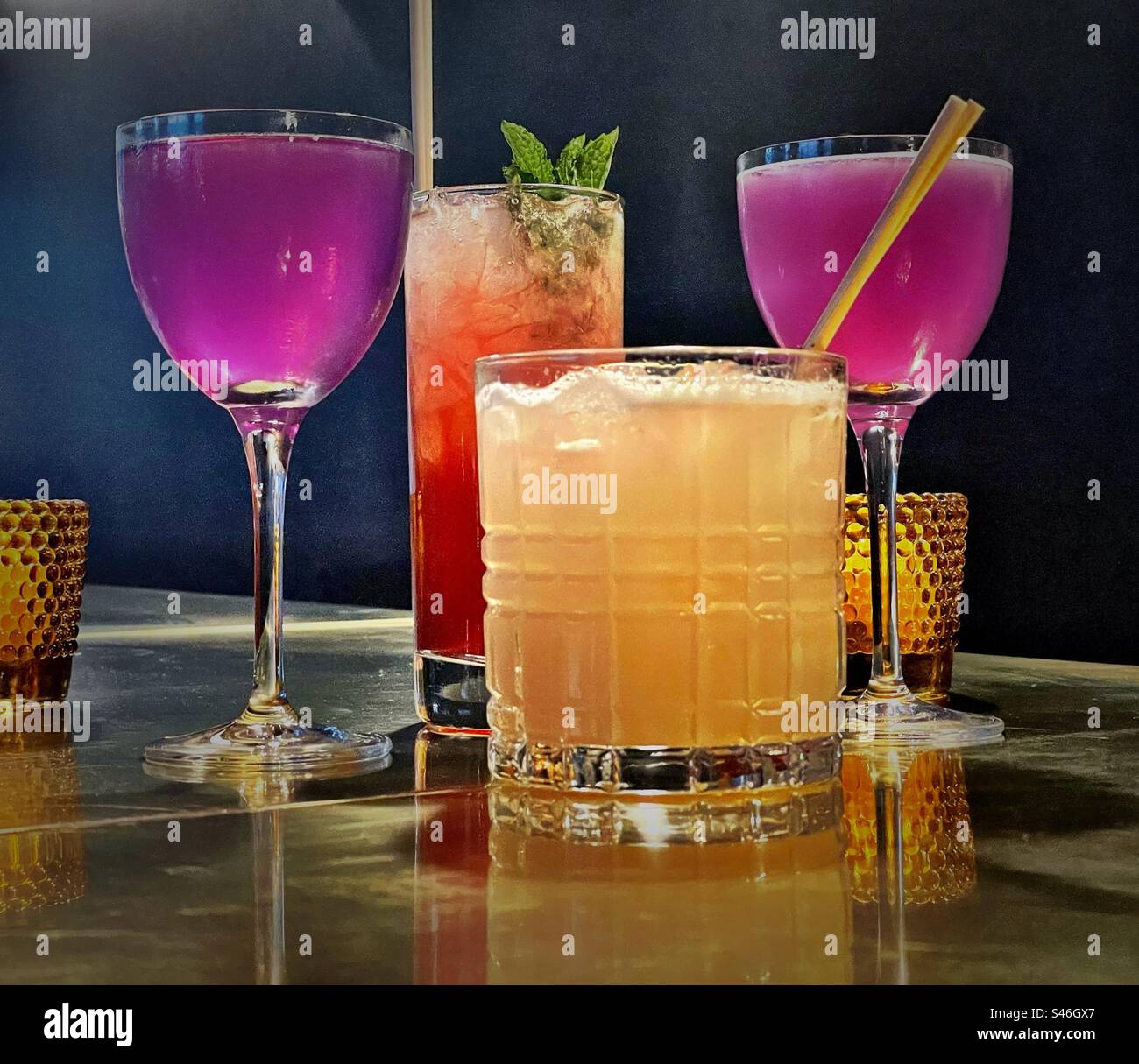 Cocktails happy hour hi-res stock photography and images - Alamy