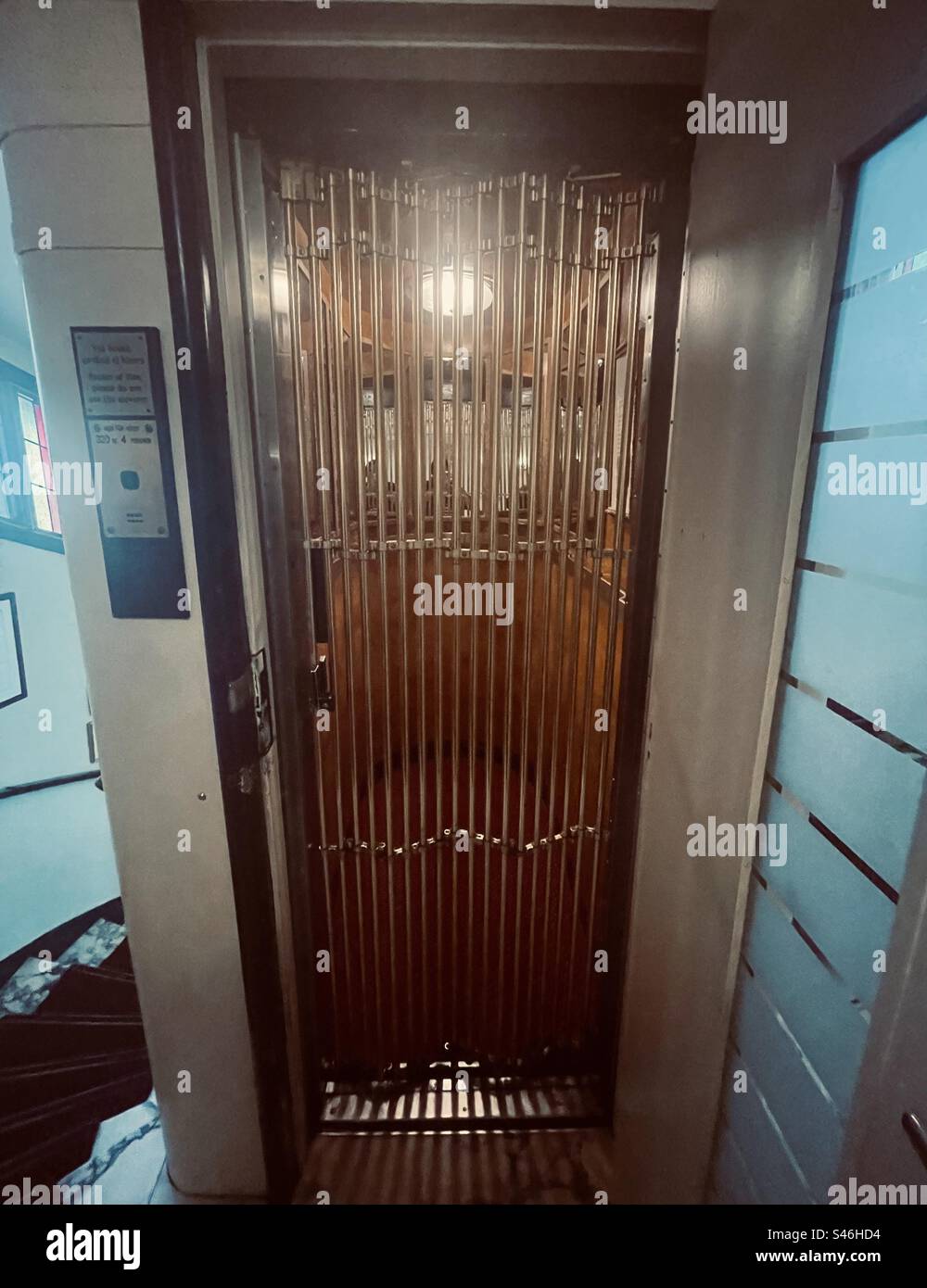 Old lift hi-res stock photography and images - Alamy