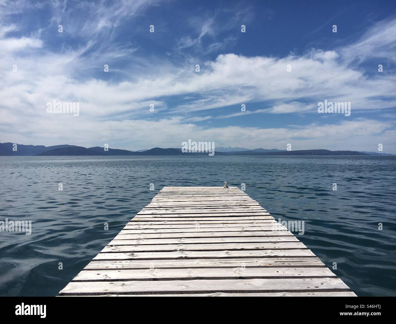 Dock over water hi-res stock photography and images - Alamy