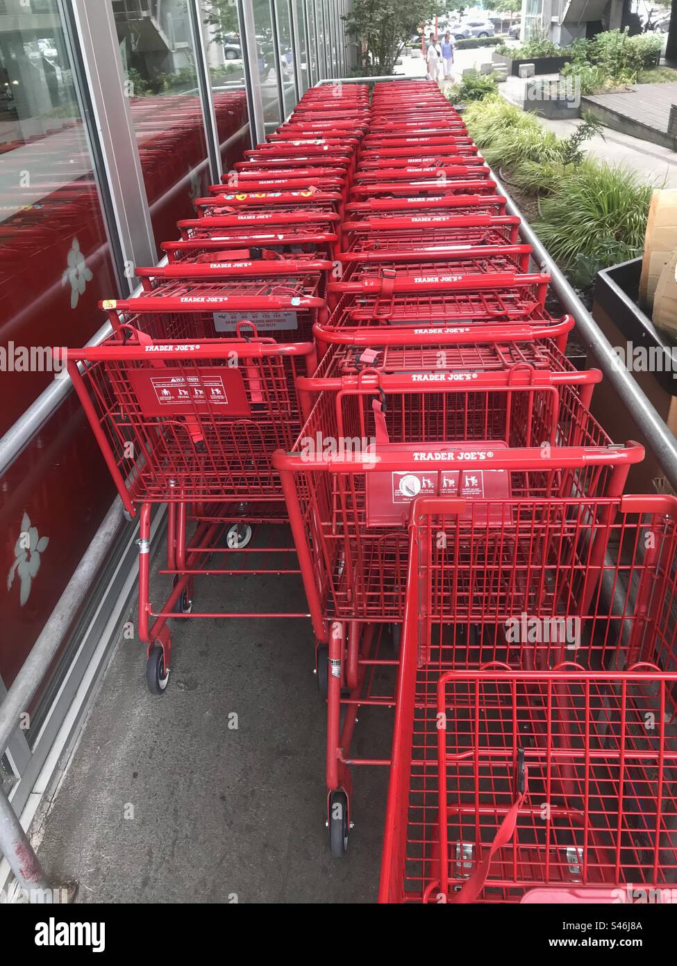 Red carts hi-res stock photography and images - Alamy