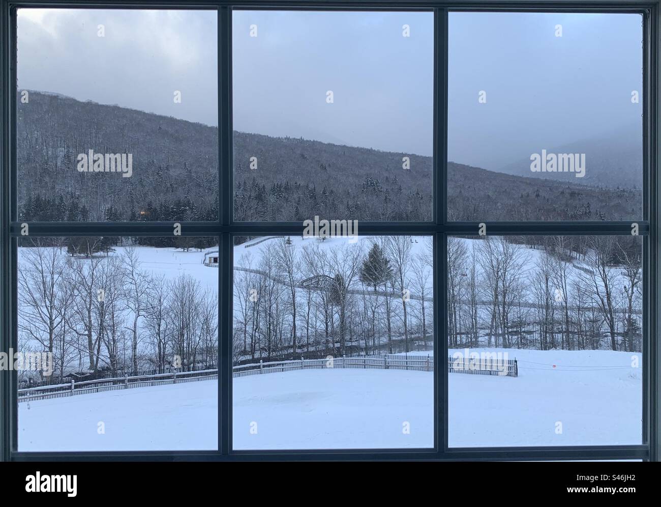 Winter snow scene through window hi-res stock photography and images ...