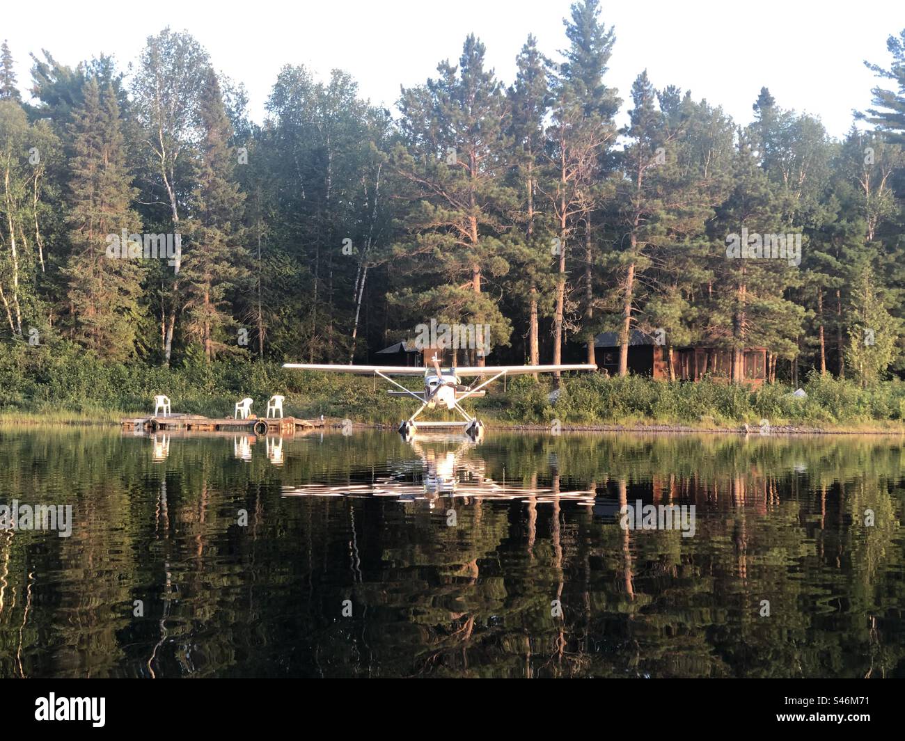 Docked float plane hi-res stock photography and images - Alamy