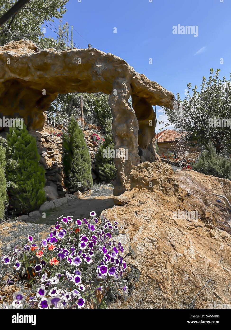 Cave flowers hi-res stock photography and images - Alamy