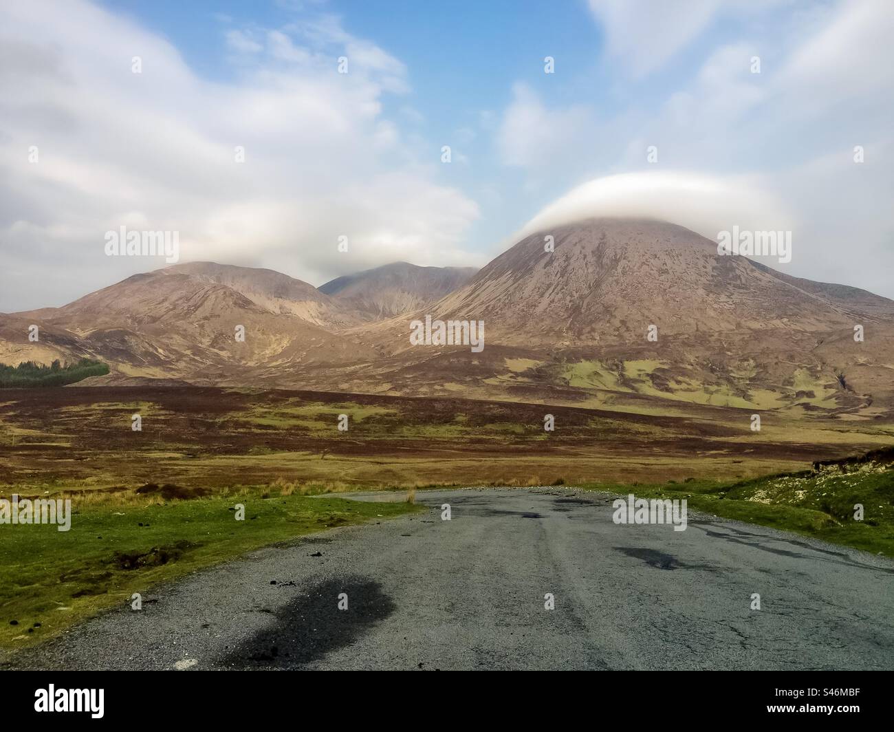 Isle of skye walking smartphone stock photos and images - Alamy