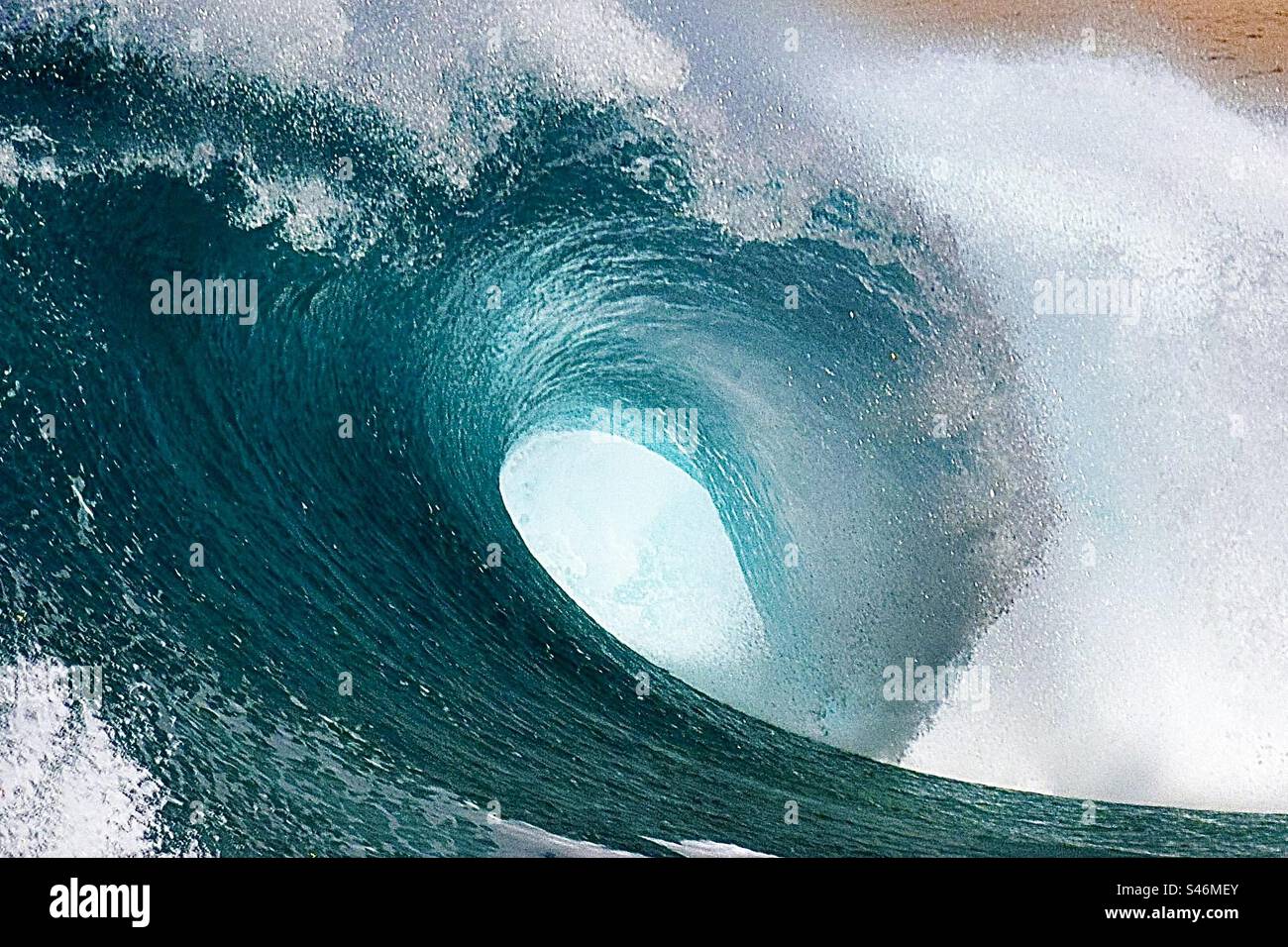 Pipeline hawaii surf hi-res stock photography and images - Alamy