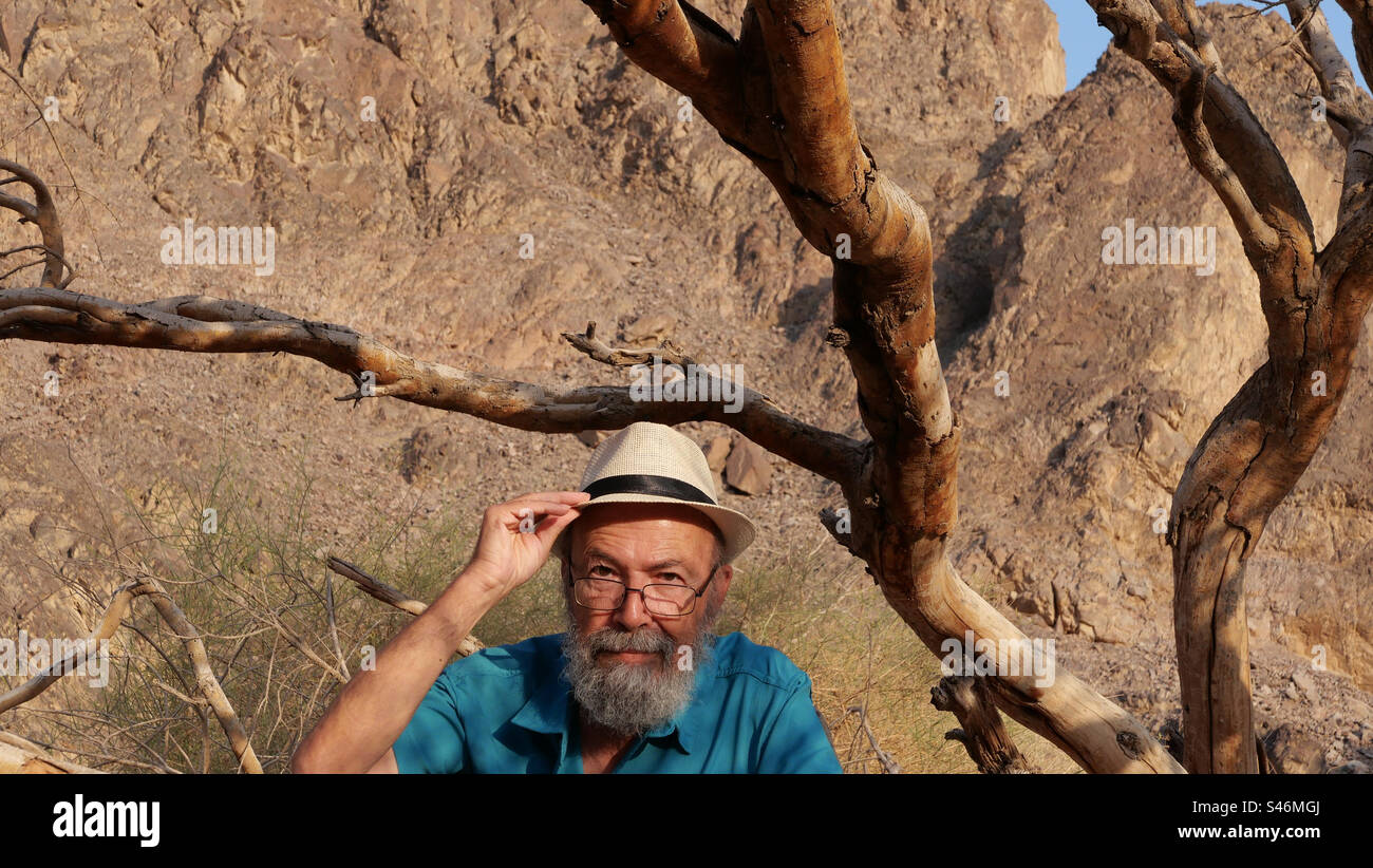 Man sitting by tree hi-res stock photography and images - Alamy