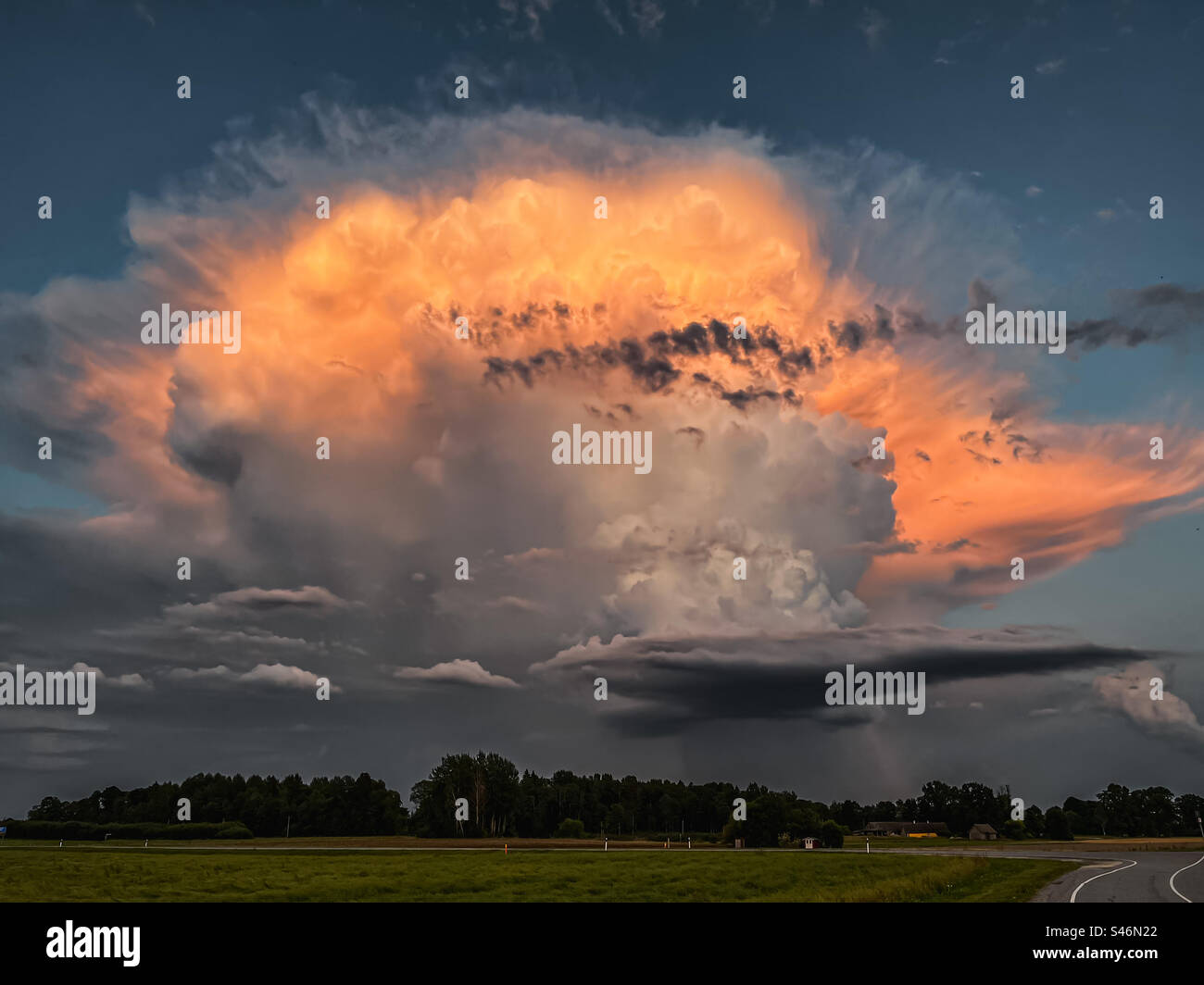 Lightstorm hi-res stock photography and images - Alamy