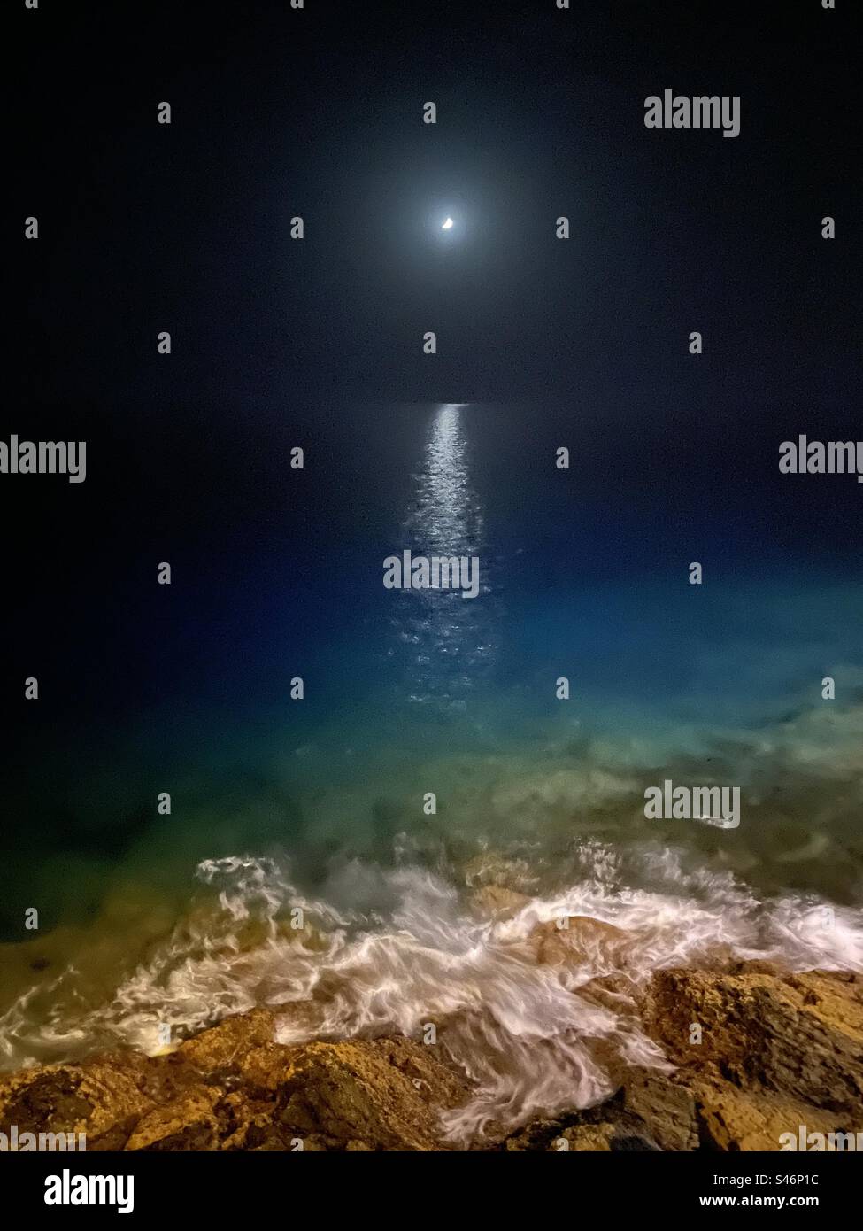 Moon beach sea waves hi-res stock photography and images - Alamy