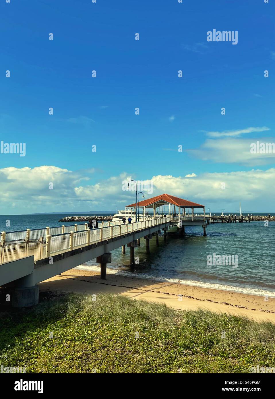 People walk jetty hi-res stock photography and images - Alamy