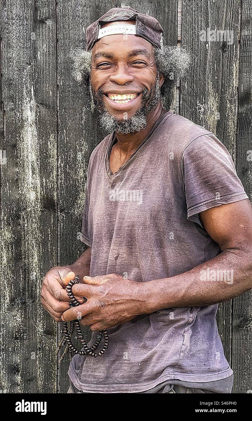 Scruffy man smartphone stock photos and images - Alamy