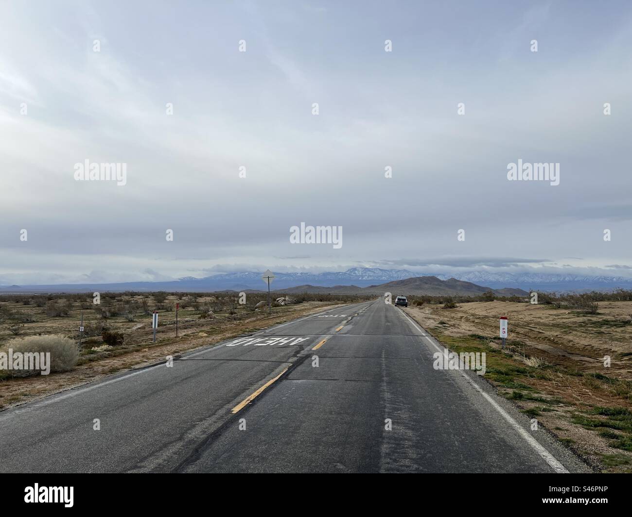 Scenic drive on highway road smartphone stock photos and images - Alamy
