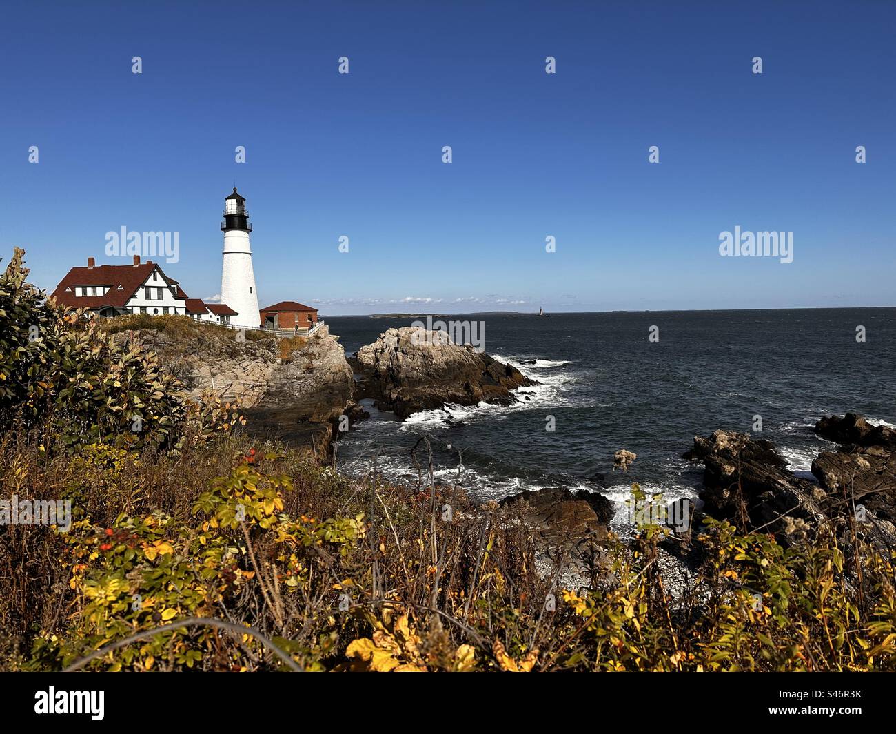 Beautiful fall day at Portland Head Lighthouse, Fort Williams Park ...