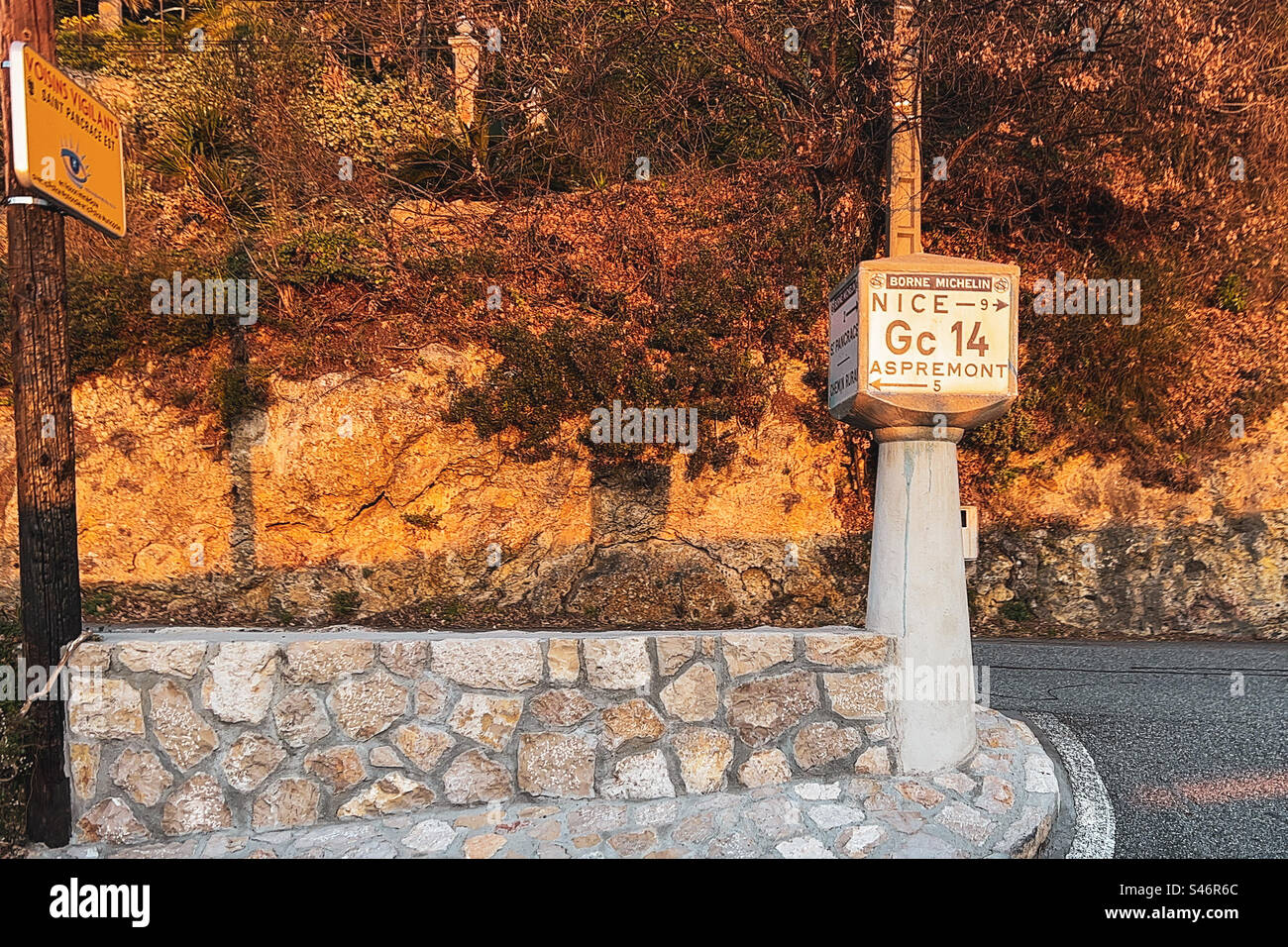 Border milestone hi-res stock photography and images - Alamy