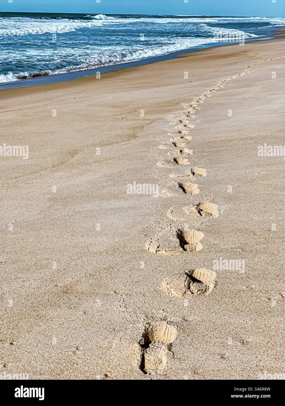 Footprints in the sand next to the Atlantic Ocean Stock Photo - Alamy
