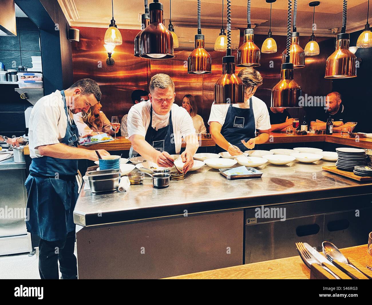 Chefs table hi-res stock photography and images - Alamy