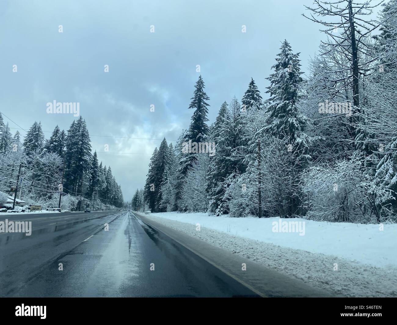 Hood oregon road snow hi-res stock photography and images - Alamy