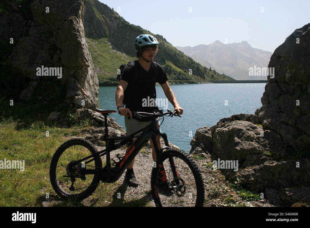 Ebike mountain hi-res stock photography and images - Alamy