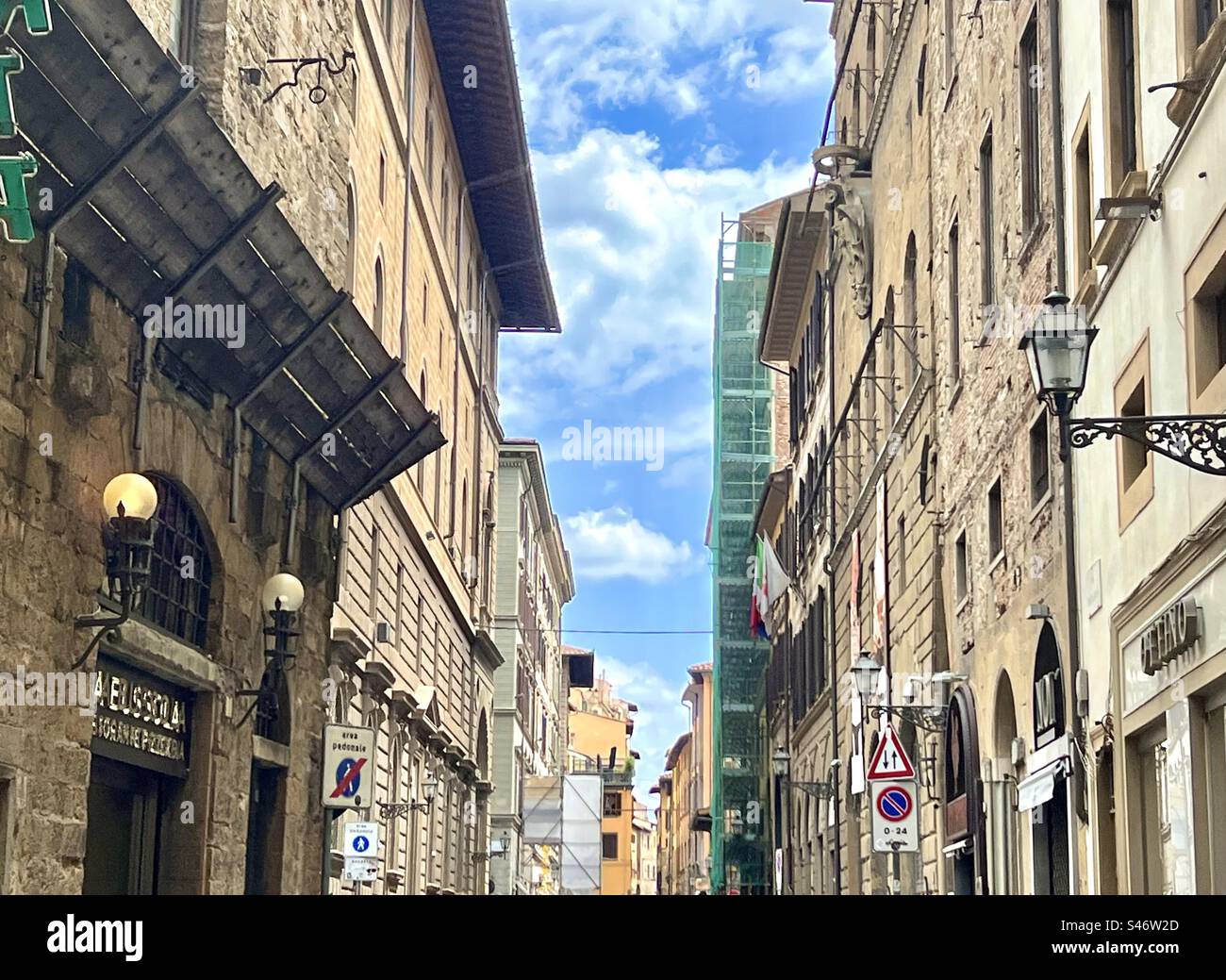Via porta rossa hi-res stock photography and images - Alamy