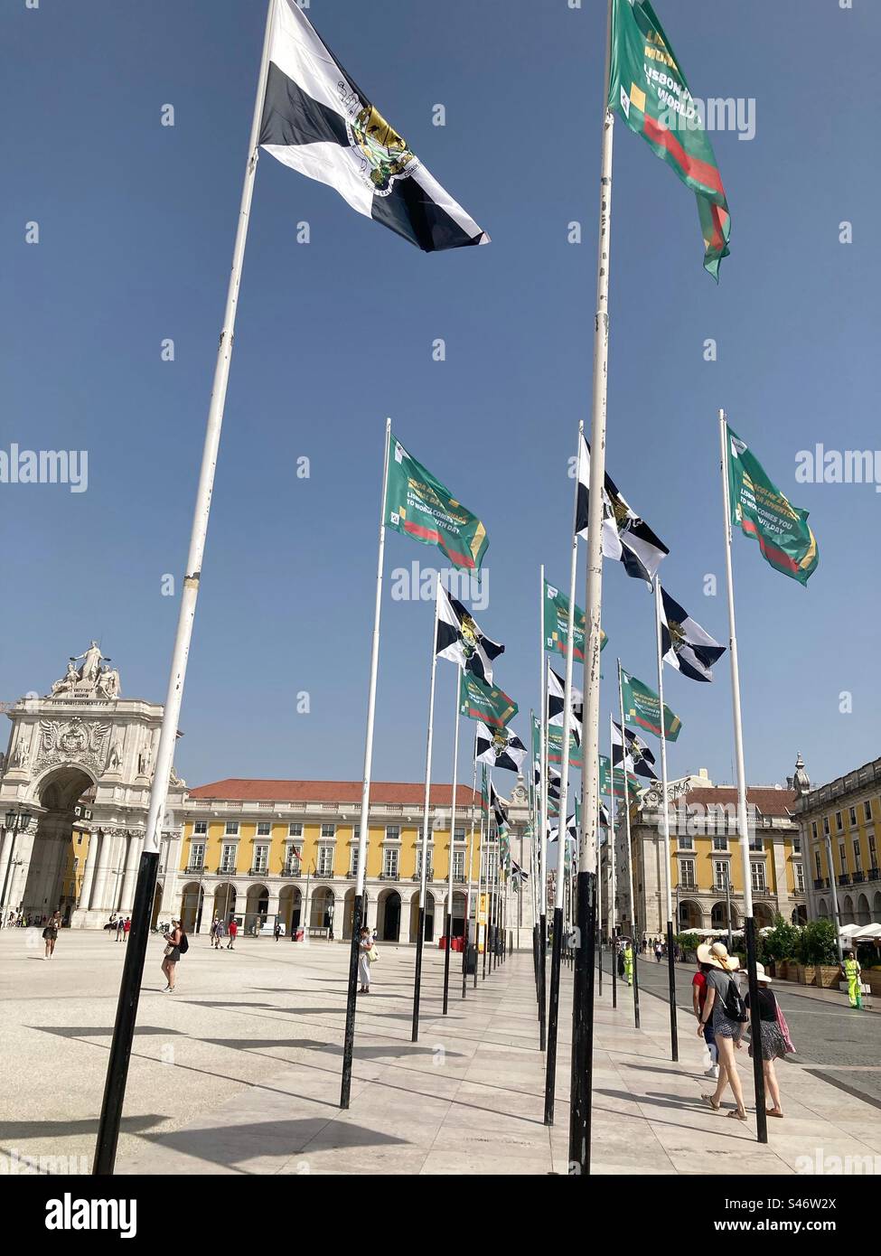 Lisbon council flags hi-res stock photography and images - Alamy