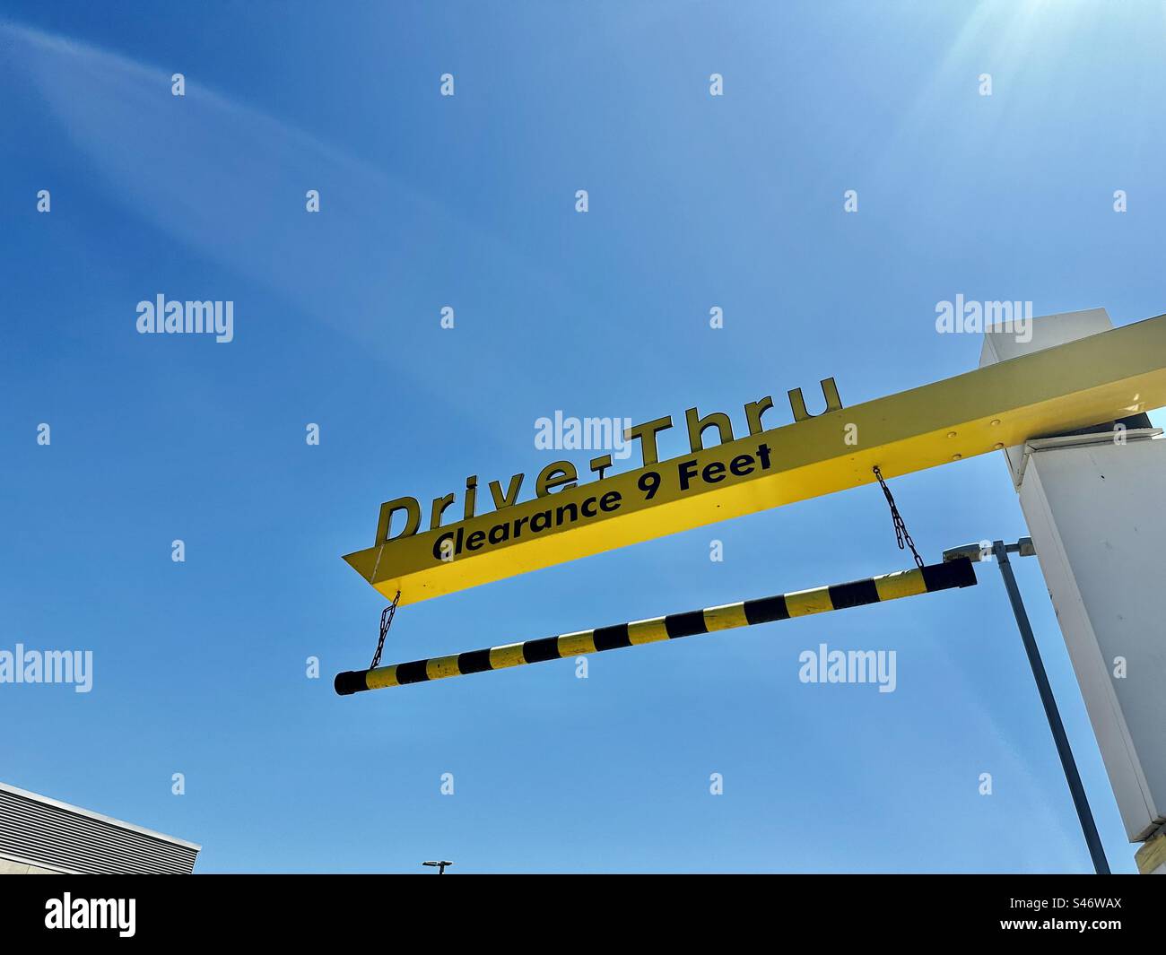 Fast food drive thru hi-res stock photography and images - Alamy