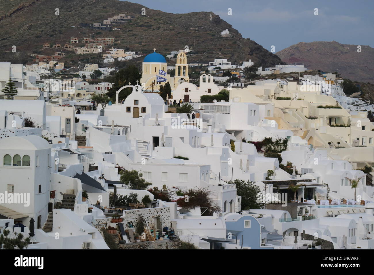 White buildings on mountain side in Santorini Greece Stock Photo - Alamy
