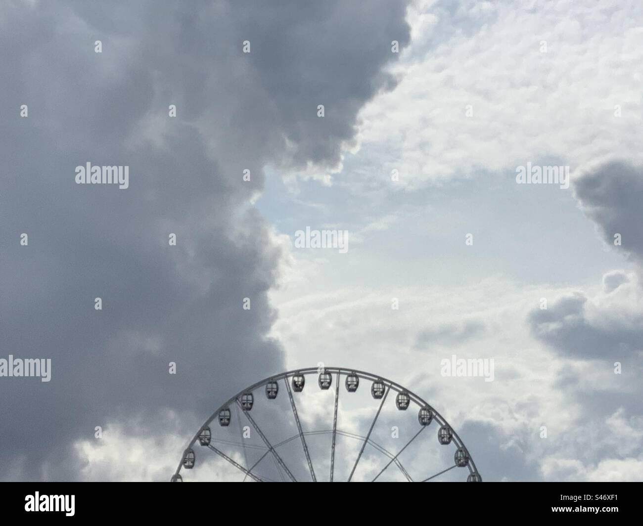 Ferris wheel cloud hi-res stock photography and images - Alamy